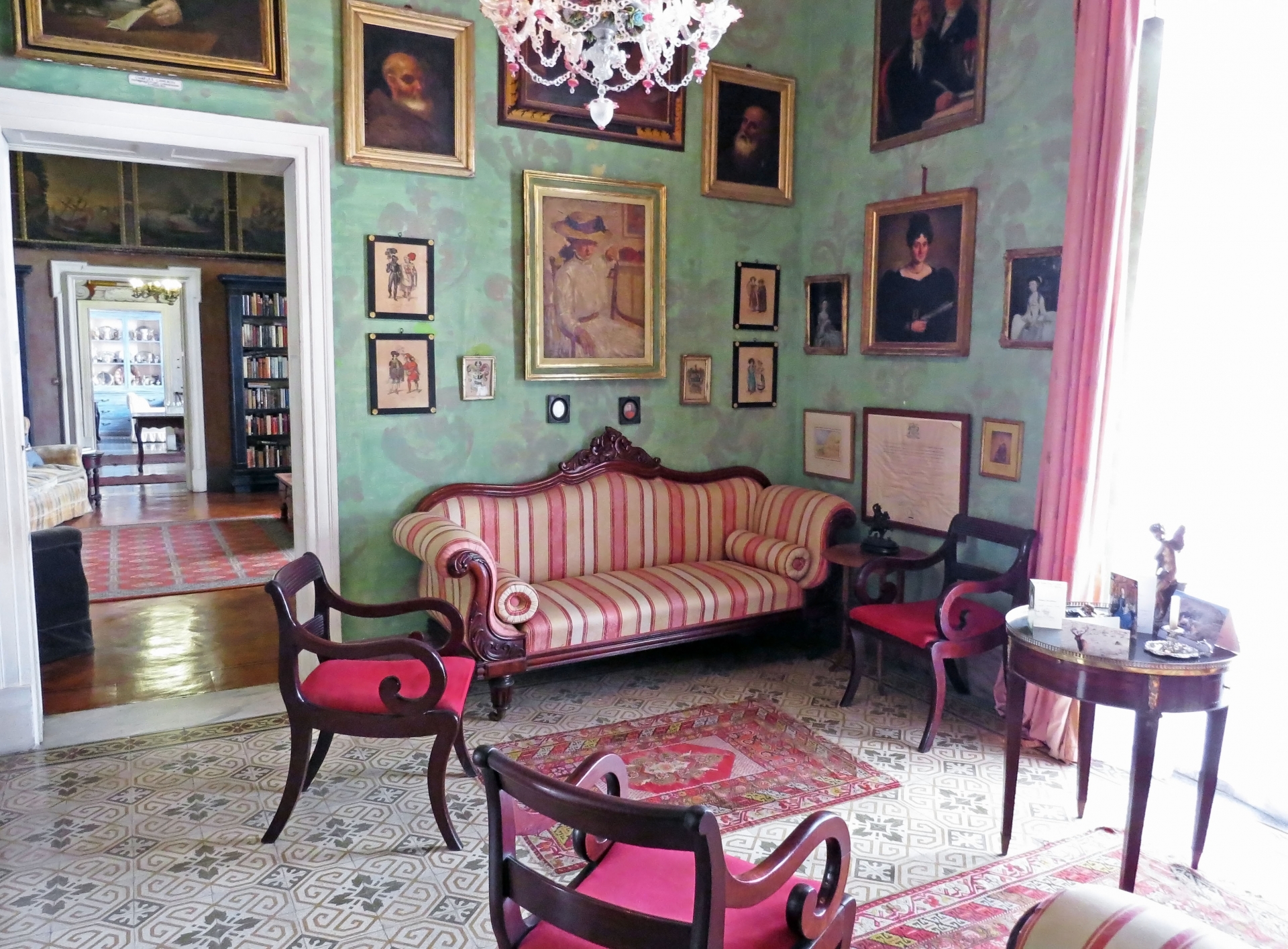 マルタのコンセントは日本と同じ？電圧の違いや変換プラグの選び方をご紹介 | マルタ留学メイト